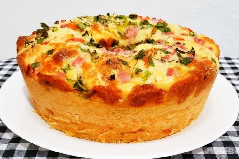 Receita de Bolo Salgado Simples (Fácil de Fazer, Super Fofinho e ...
